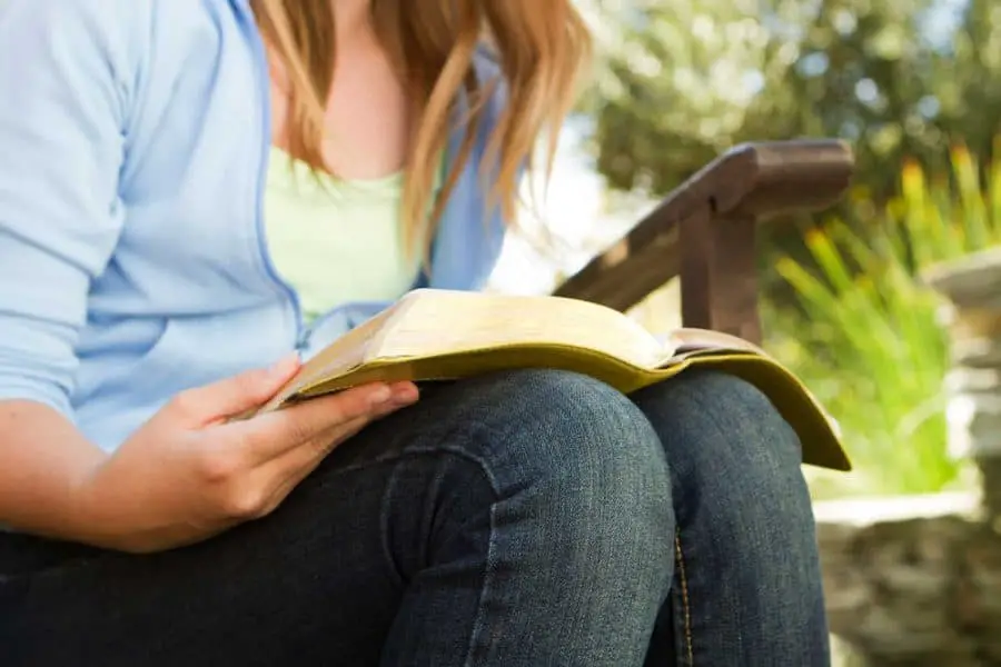9 Easy Tips to Get Your Teens Reading the Bible - Faithful Motherhood